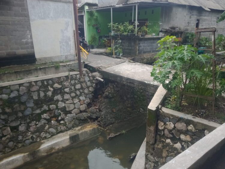 Plengsengan Belakang Gedung WEP Gresik Ambrol – Beritautama.co
