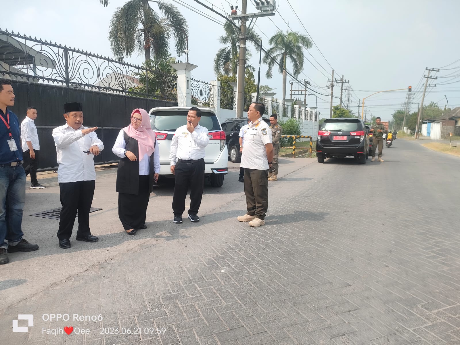 Komisi III DPRD Gresik Kaget Beredar Video Viral Proyek Peningkatan Jalan Tak Sesuai Bestek ...