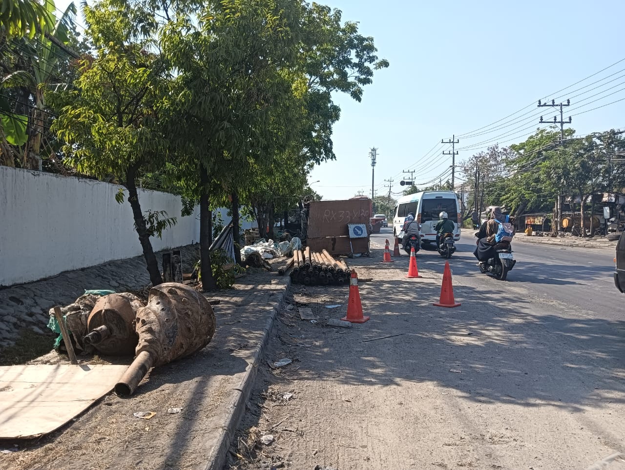 Pipa Perumda Giri Tirta Bocor Terkena Boring HDD Pemasangan Kabel PLN – Beritautama.co