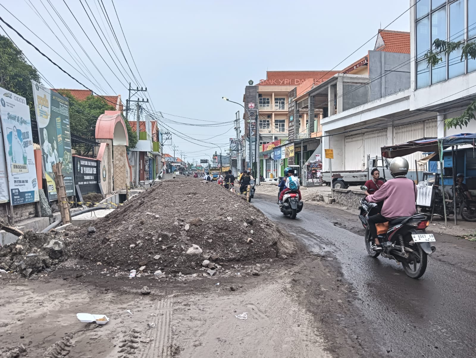 Pipa Perumda Giri Tirta dan Pipa Gas Jadi Kendala Proyek Jalan Cerme – Metatu – Beritautama.co